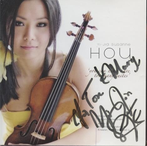 Yi-Di Susanne Hou: Your Navel Moves, Two Span Suites Signed – NeverDieMedia